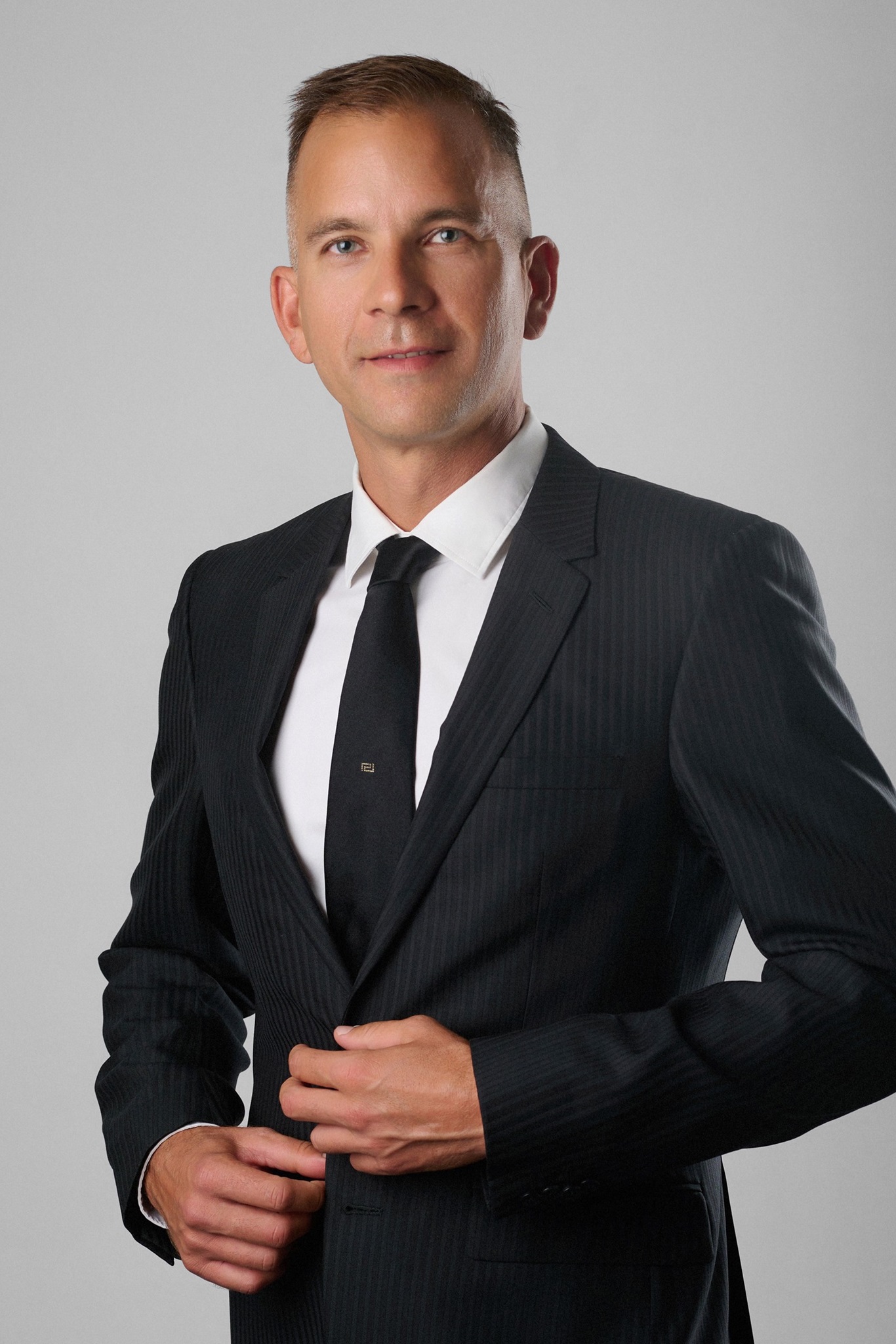 izv. prof. prim. dr. sc. Domagoj Eljuga, specijalist plastične ...